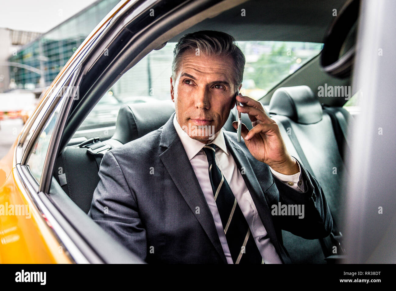 Senior corporate manager with elegant suit outdoors - Businessman in ...