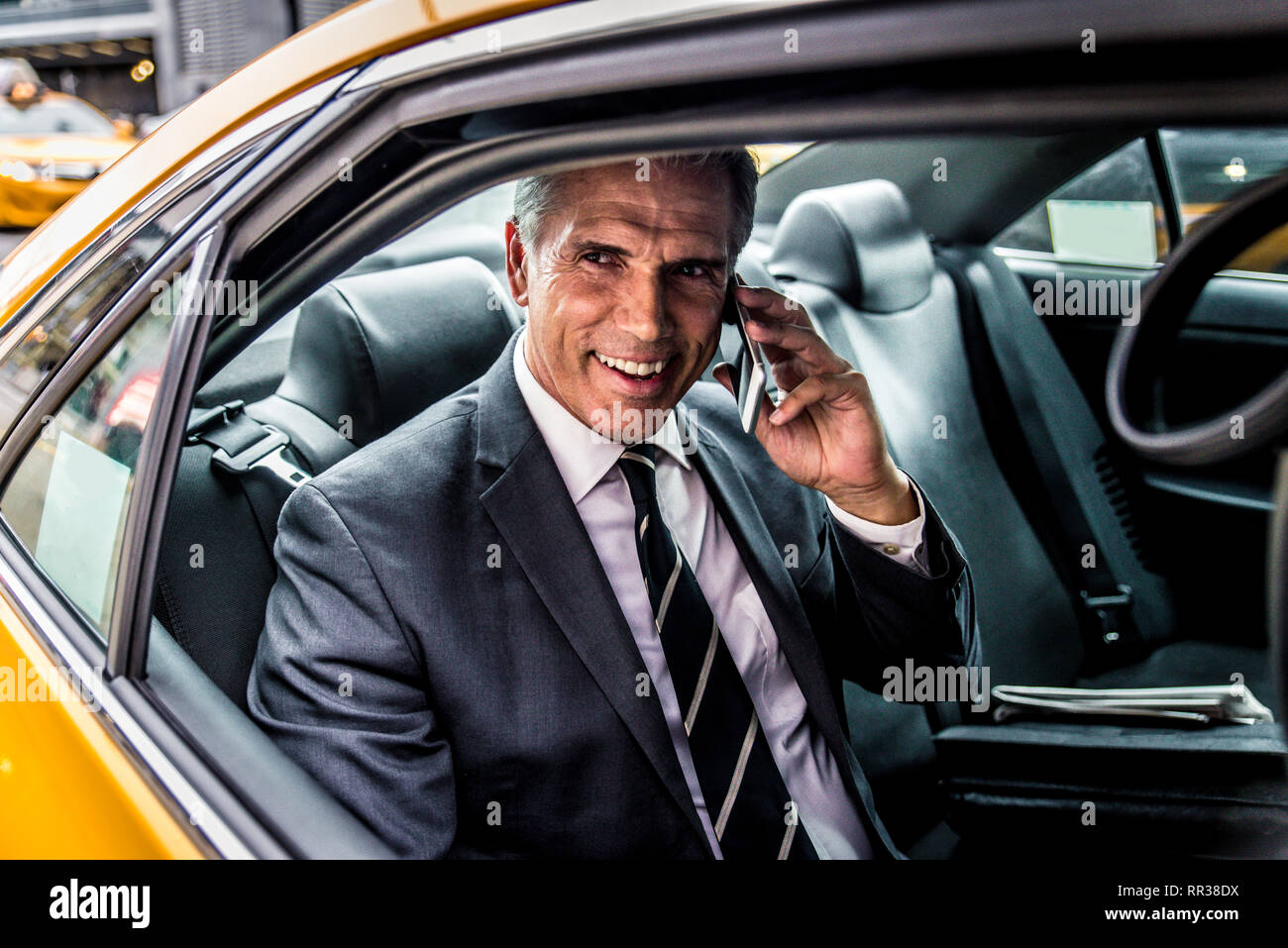 Senior corporate manager with elegant suit outdoors - Businessman in ...