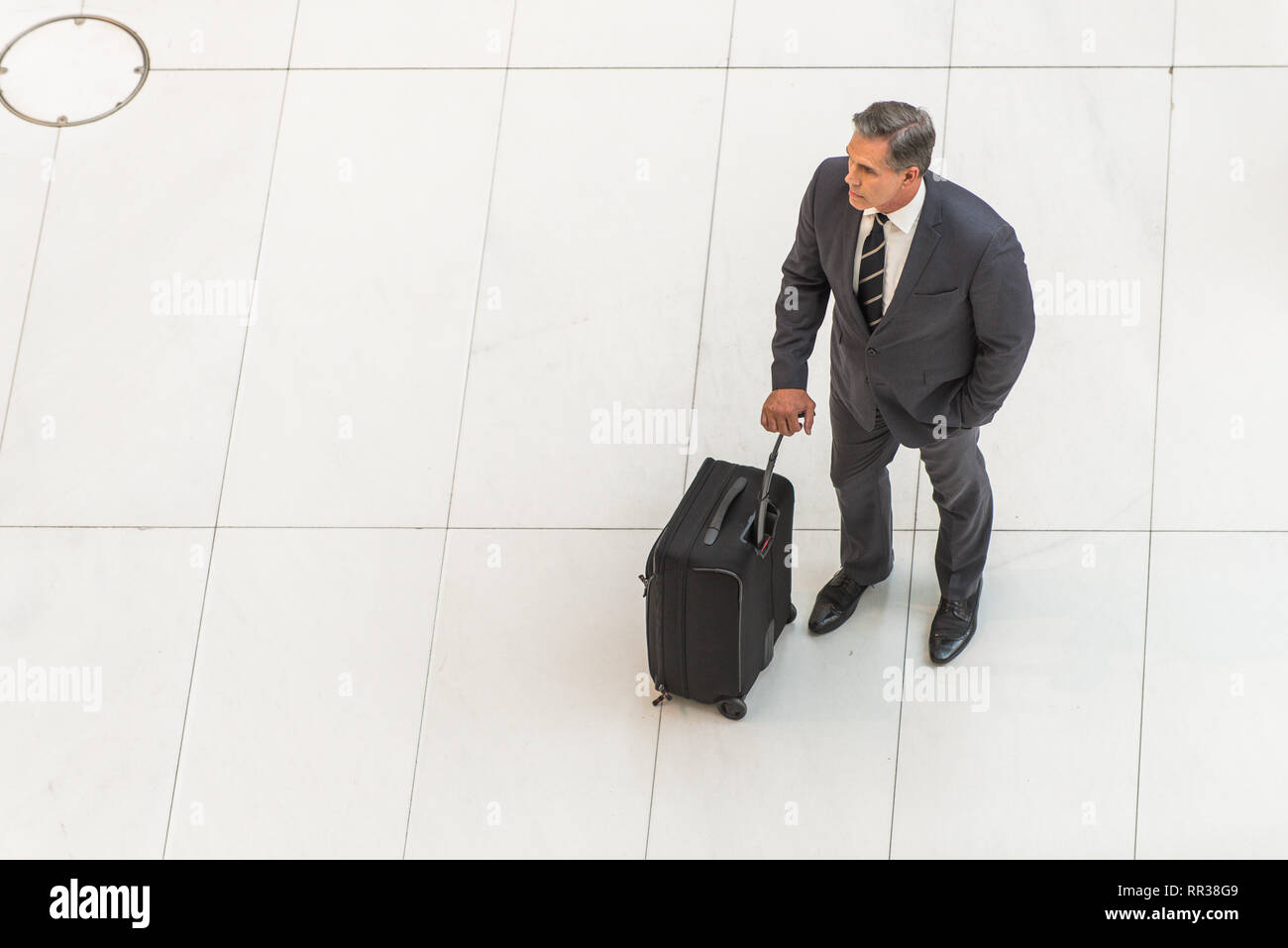 Senior corporate manager with elegant suit outdoors - Businessman in ...