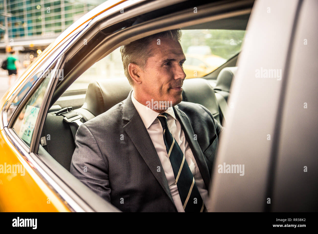 Senior corporate manager with elegant suit outdoors - Businessman in ...