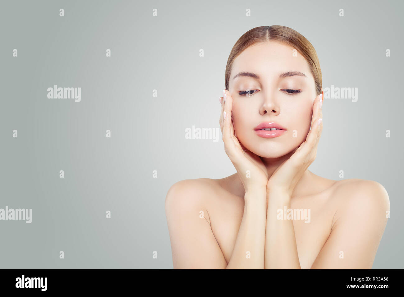 Beautiful face. Pretty woman holding her face in her hands. Facial ...