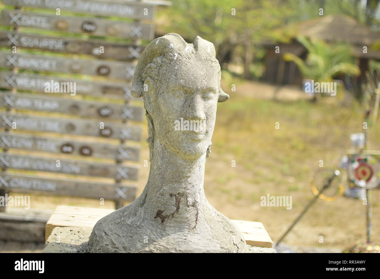 Statue wallpaper hi-res stock photography and images - Alamy