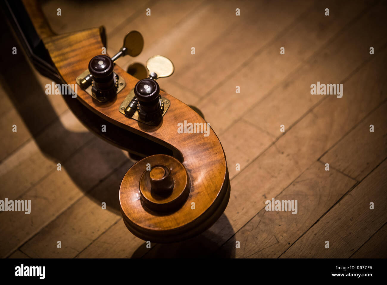Violin Head Scroll High Resolution Stock Photography and Images - Alamy