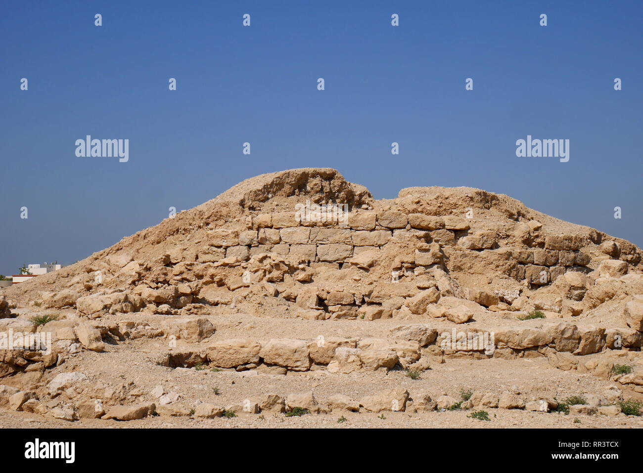 Dilmun burial mounds hi-res stock photography and images - Alamy