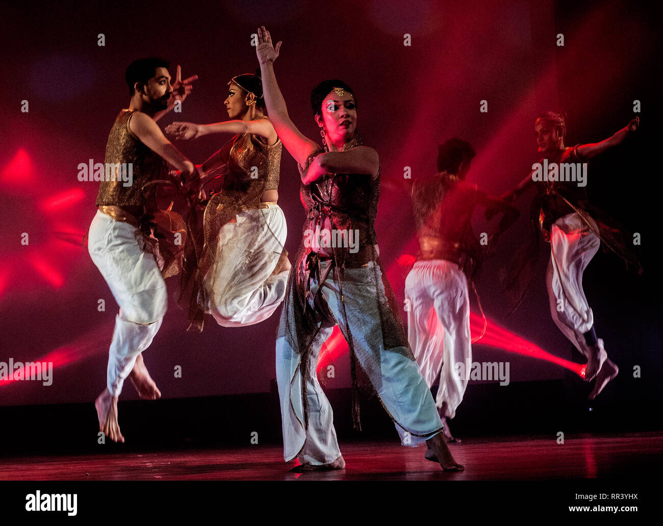 Indian classical dance fusion hi-res stock photography and images - Alamy
