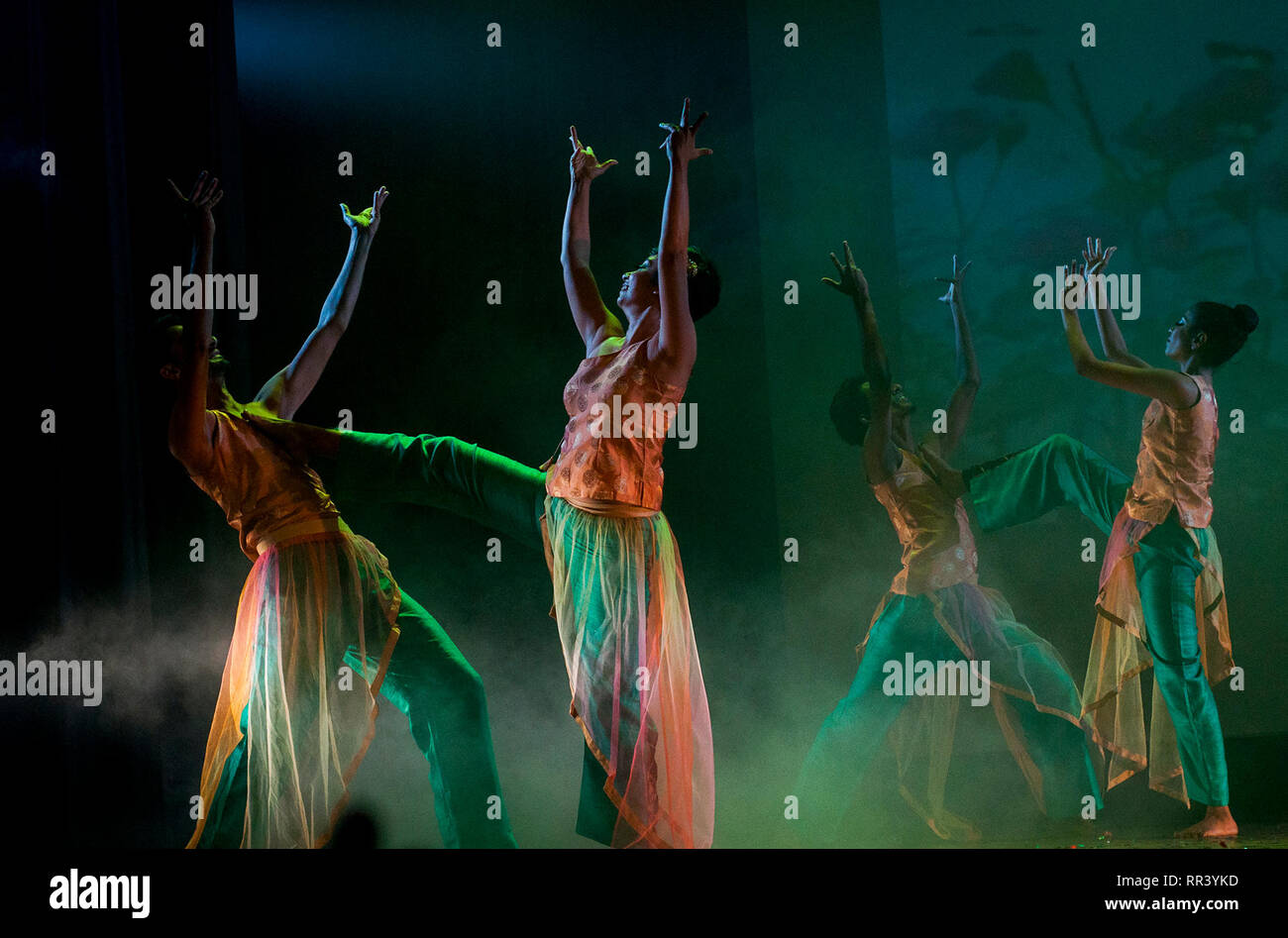 Indian classical dance fusion hi-res stock photography and images - Alamy