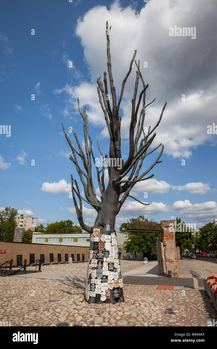 Pawiak prison museum memorial tree hi-res stock photography and images ...