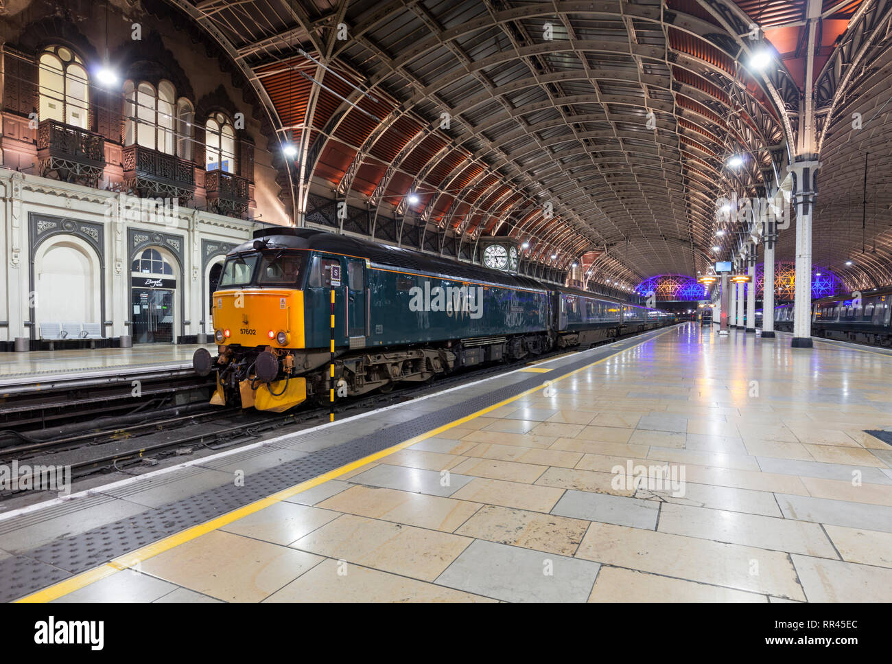 First Great Western railway class 57 locomotive at London Paddington ...