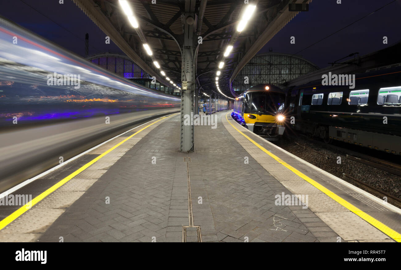 Heathrow Express Airport shuttle train departing London Paddington as ...