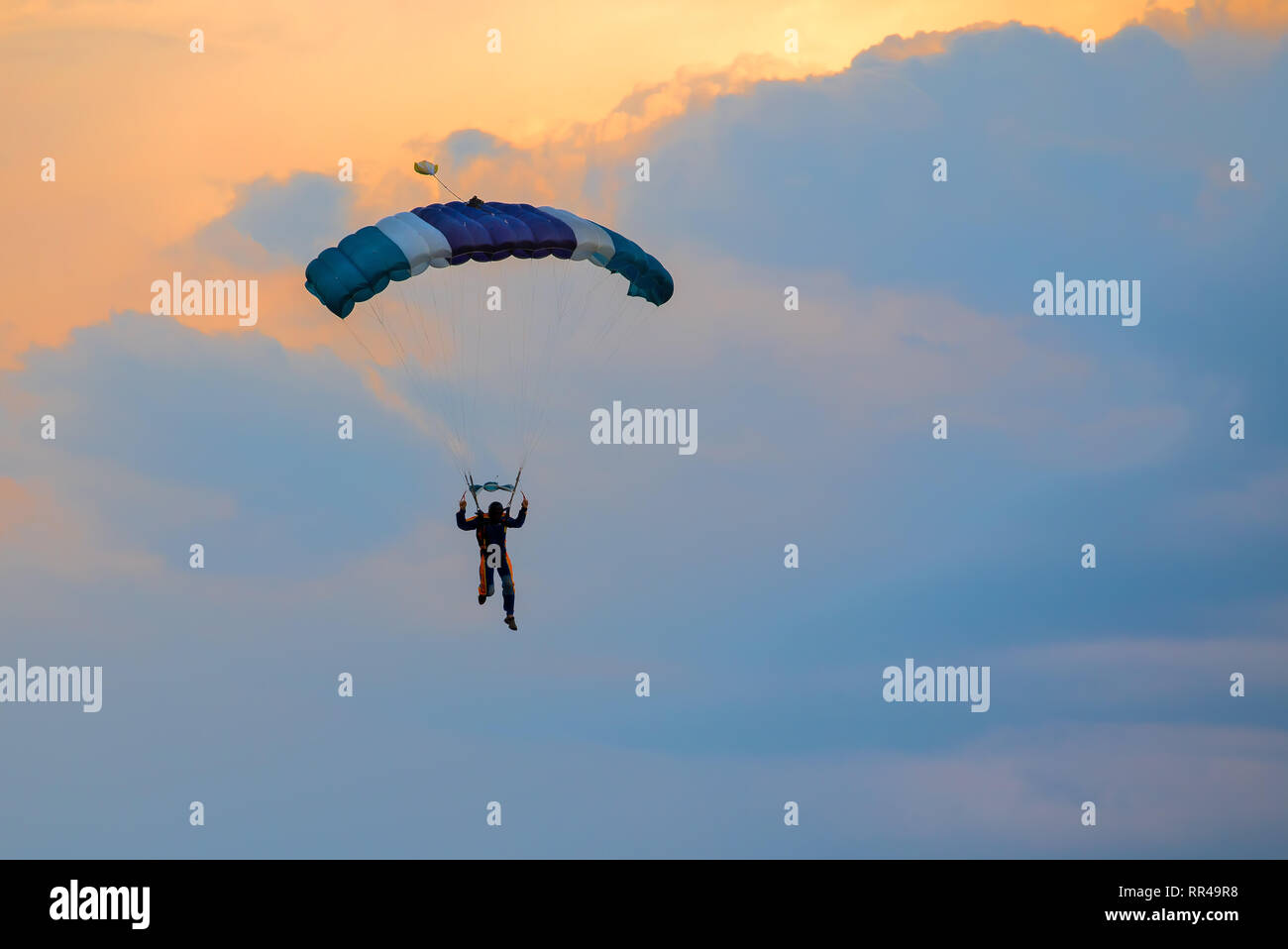 High altitude military parachuting hi-res stock photography and images ...