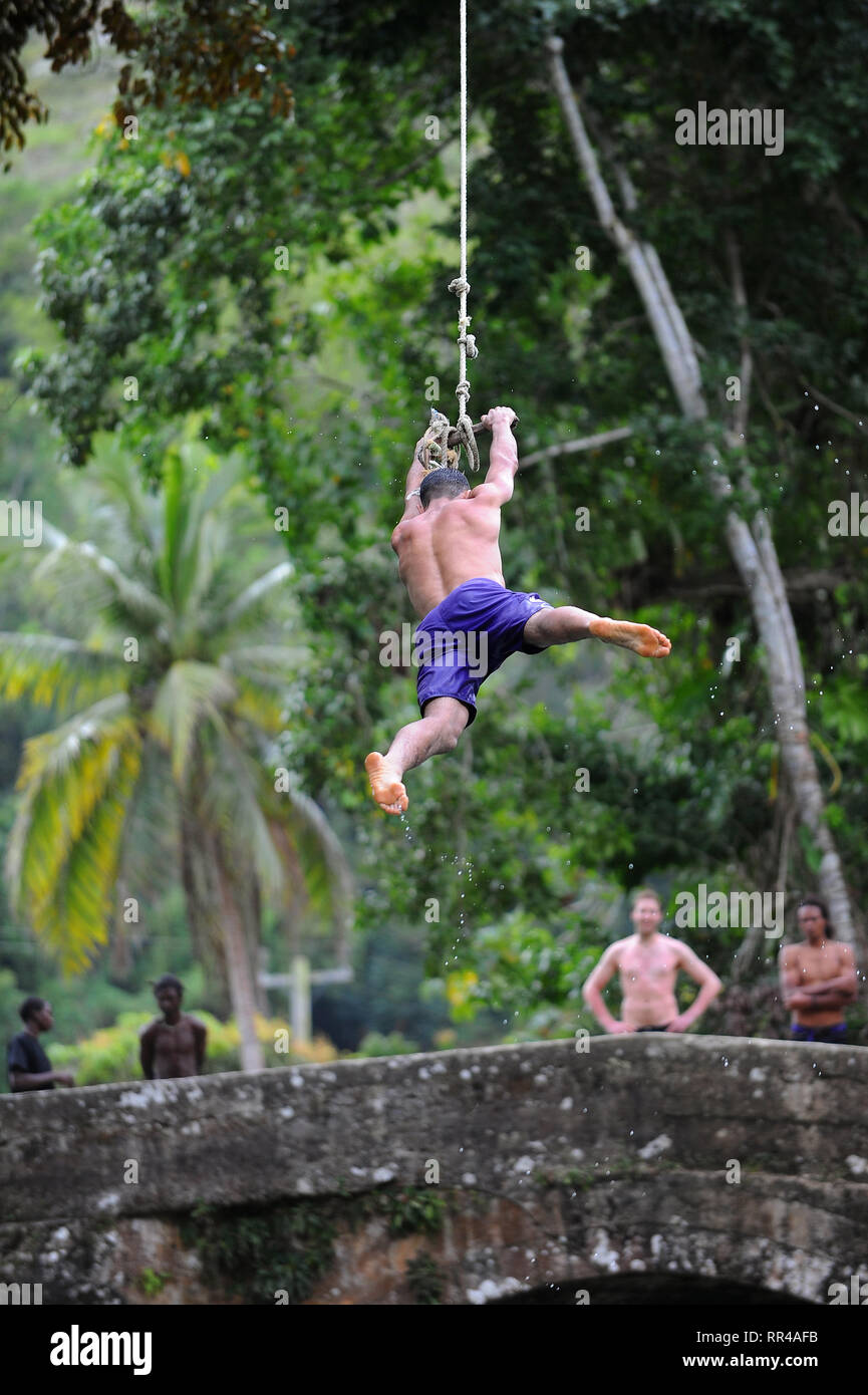 Rope swinging bridge hi-res stock photography and images - Alamy