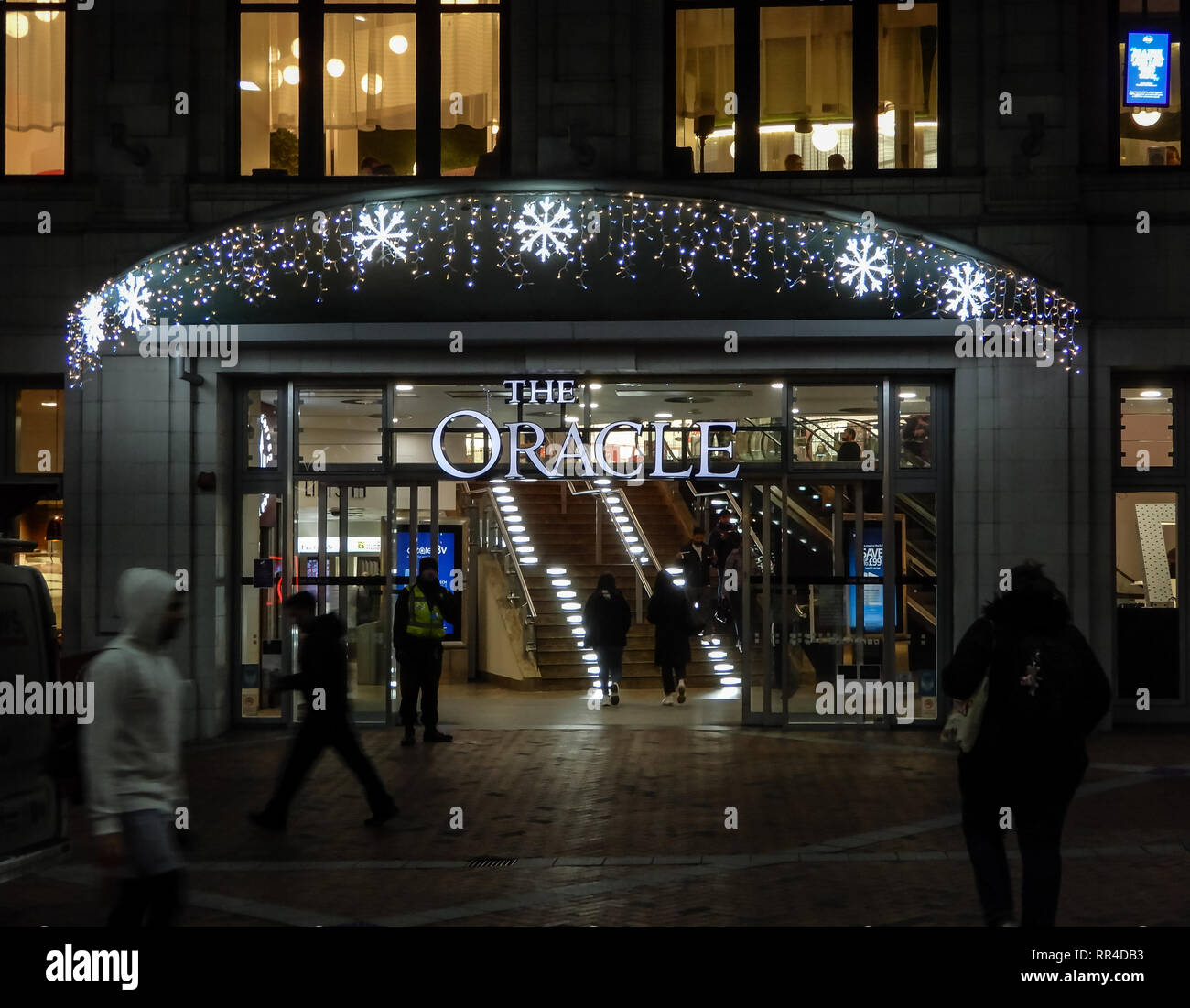 Reading, United Kingdom - January 04 2019: Nighttime Christmas shoppers ...