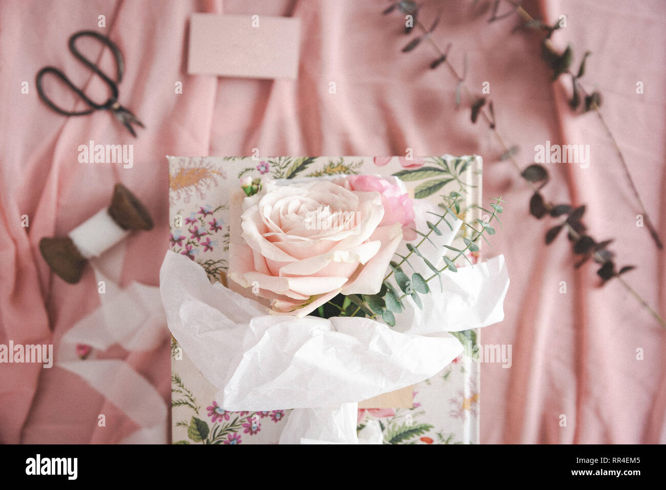 Small bouquet of pink roses, top view Stock Photo - Alamy