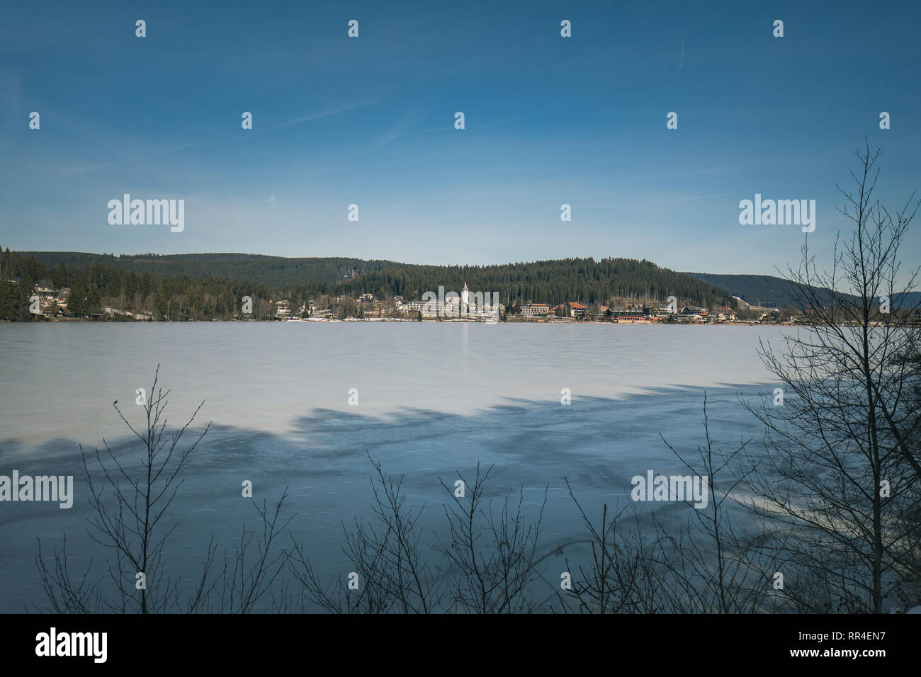 Winter landscape on the frozen Titisee in the Black Forest, germany ...