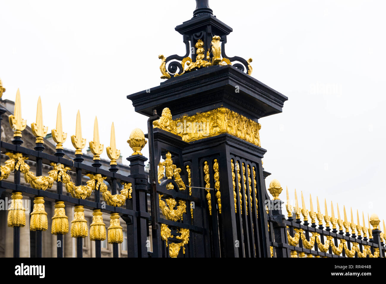 Fence iron rich house hi-res stock photography and images - Alamy