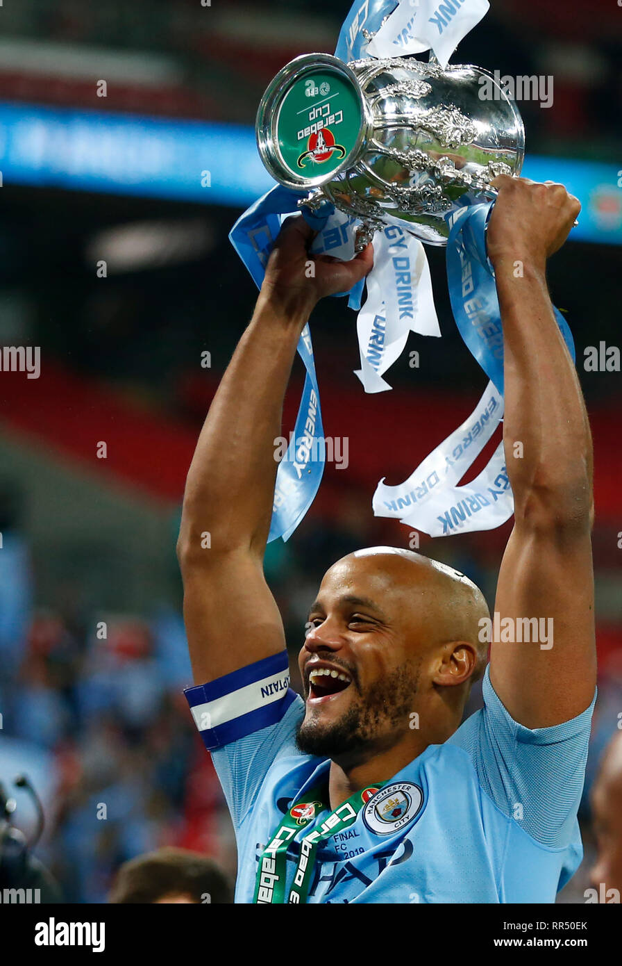 Vincent kompany premier league trophy hi-res stock photography and ...