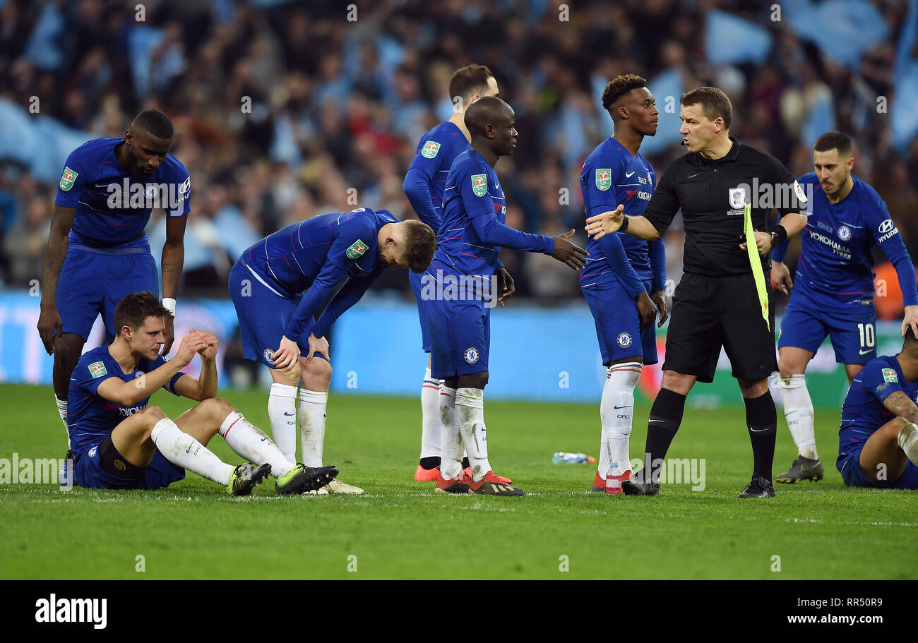 A DEJECTED CHELSEA TEAM AFTER DEFEAT, CHELSEA V MANCHESTER CITY ...