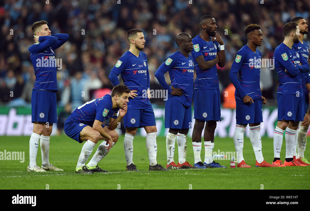 A DEJECTED CHELSEA TEAM AFTER DEFEAT, CHELSEA V MANCHESTER CITY ...