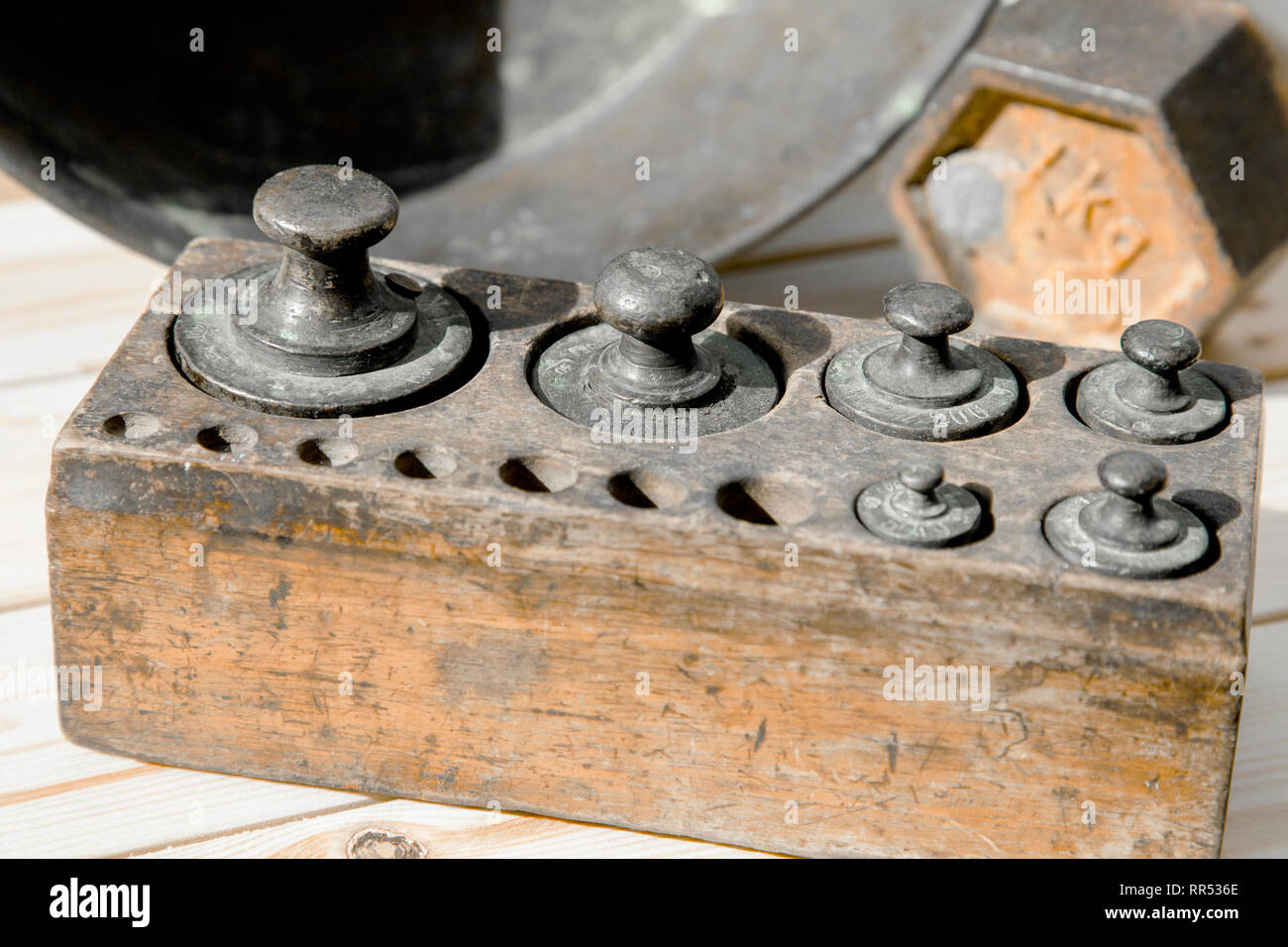 Iron weights hi-res stock photography and images - Alamy