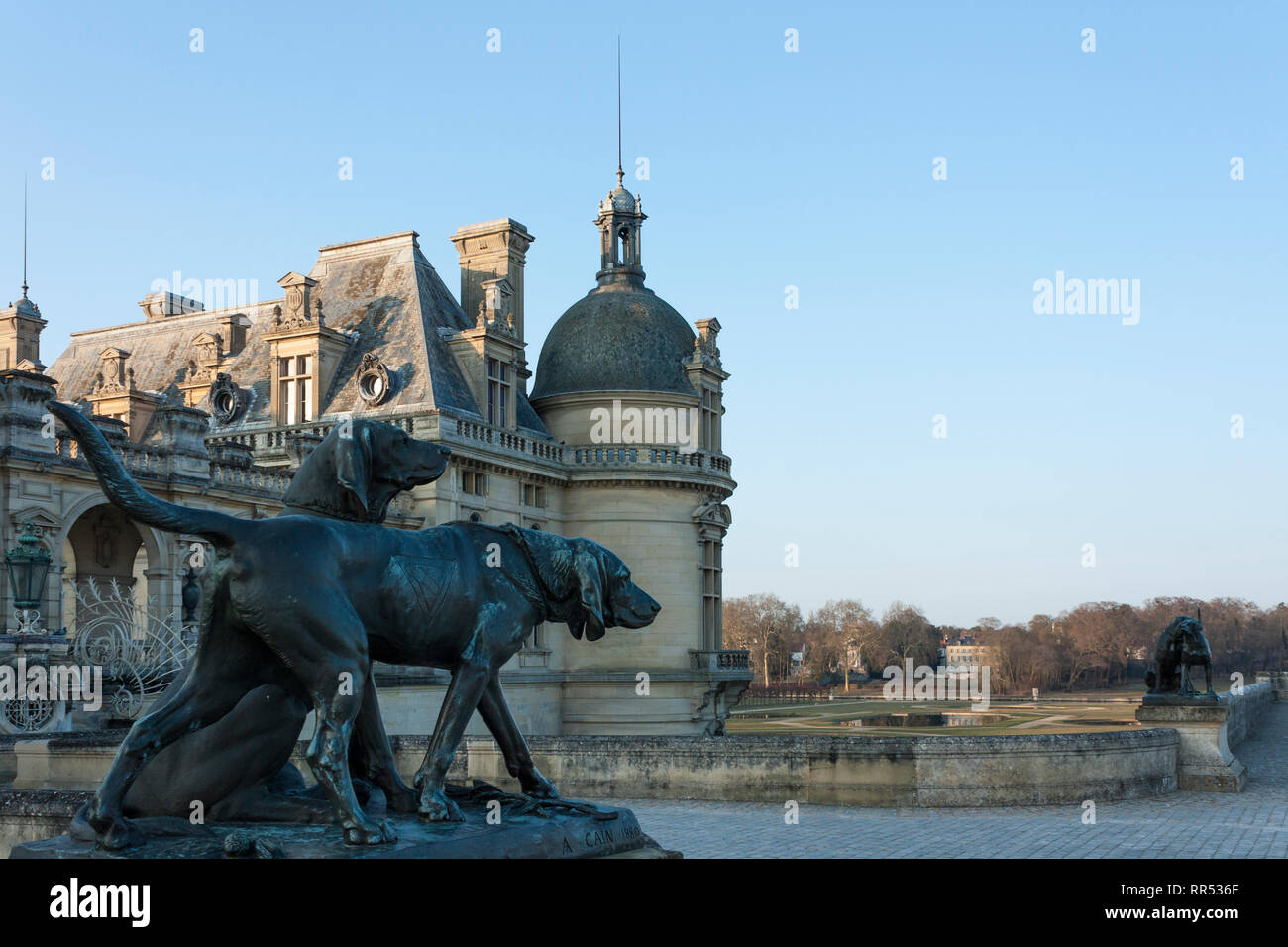 Statue(s) of hunting dogs sculpted in 1880 by Auguste Cain (1821-1894 ...