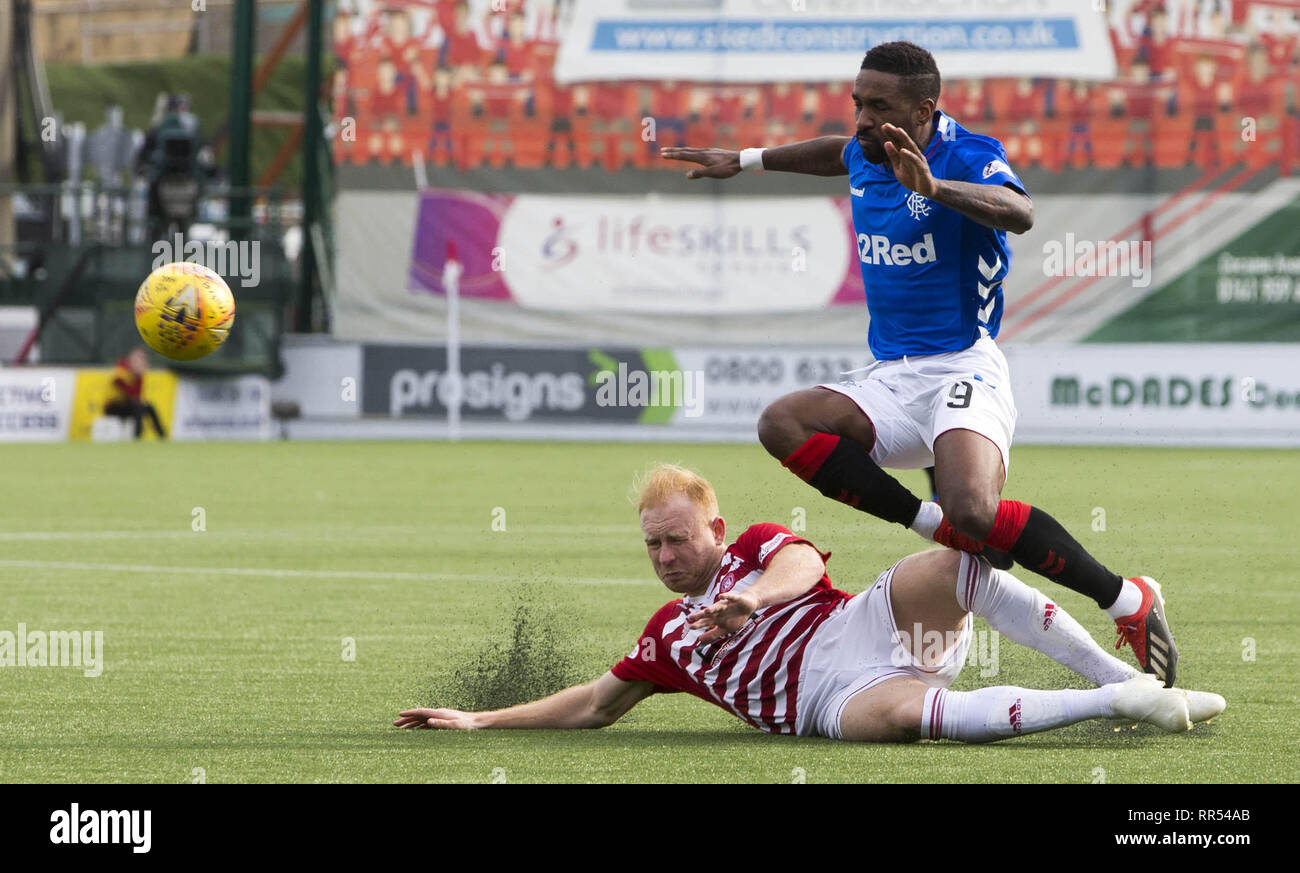 Rangers' Jermain Defoe and Hamilton's Ziggy Gordon battle for the ball ...
