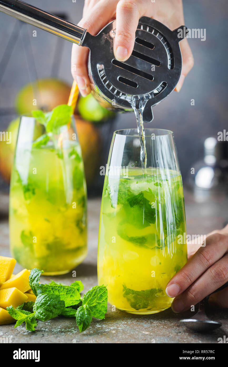Mango mint mojito cocktail Stock Photo - Alamy