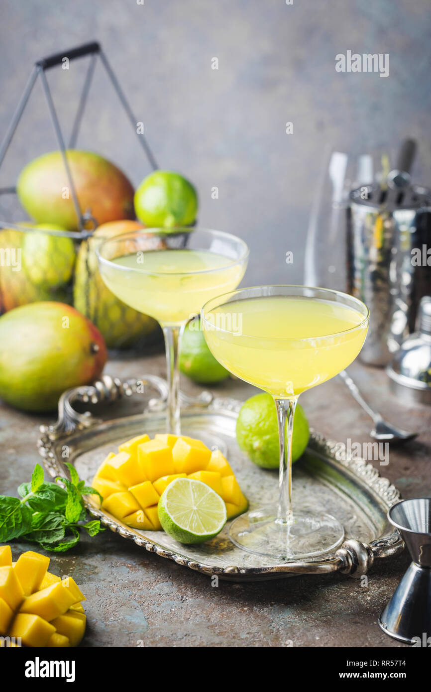 Margarita Mango Alcoholic cocktail Stock Photo - Alamy
