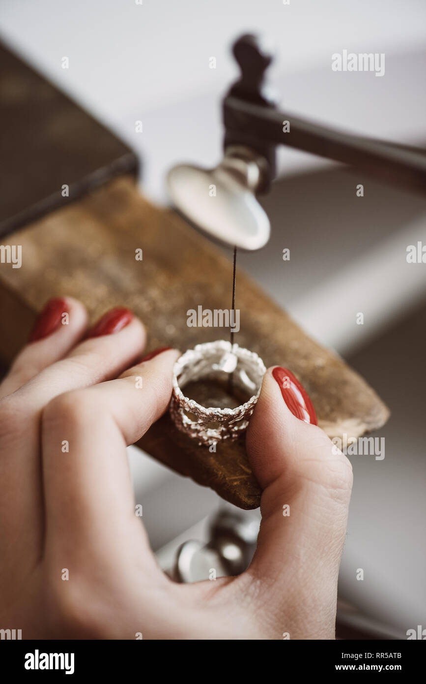 Resizing a ring hi-res stock photography and images - Alamy
