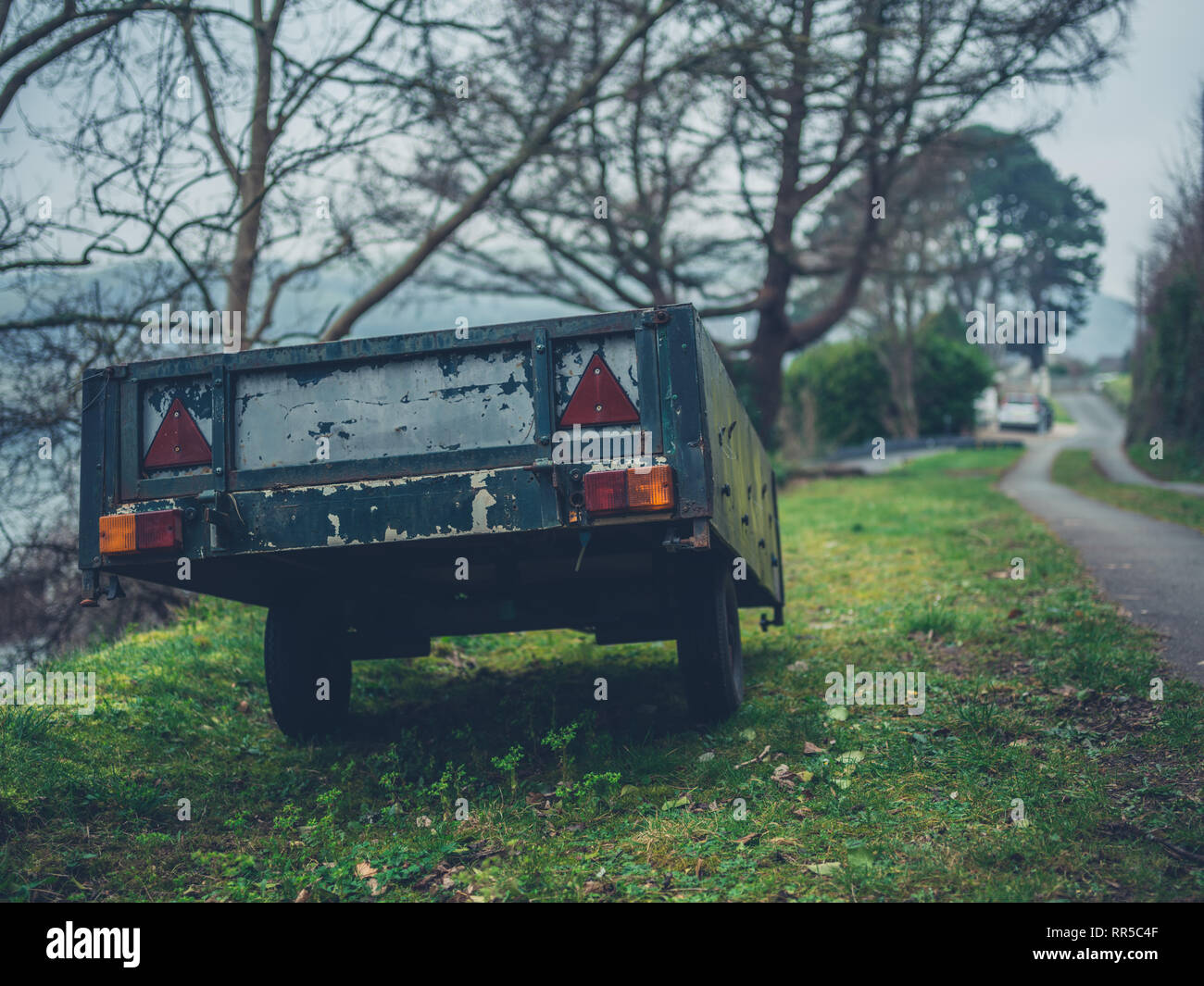 Broken trailer hi-res stock photography and images - Alamy
