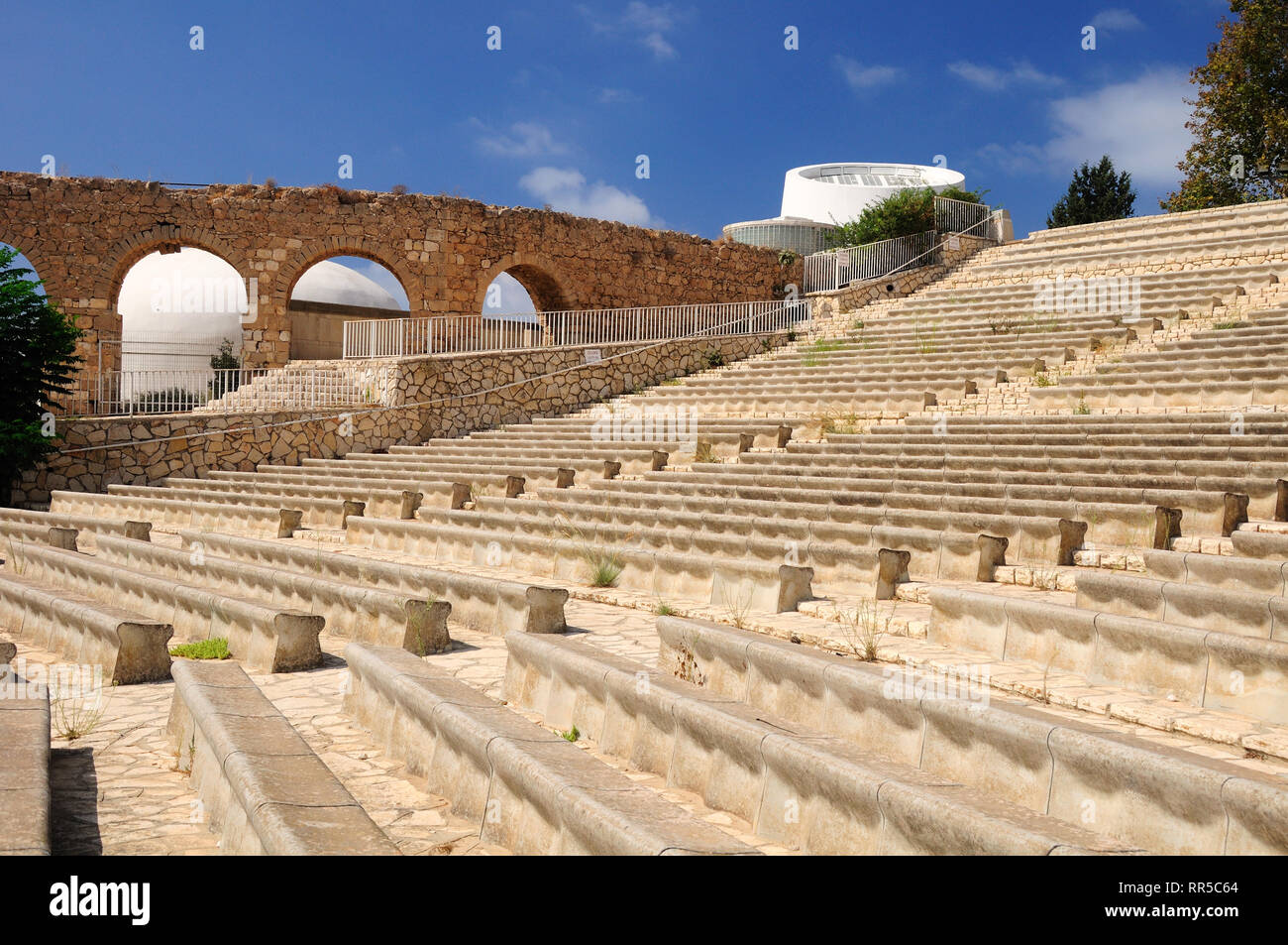 Outdoor amphitheater architecture seating hi-res stock photography and ...
