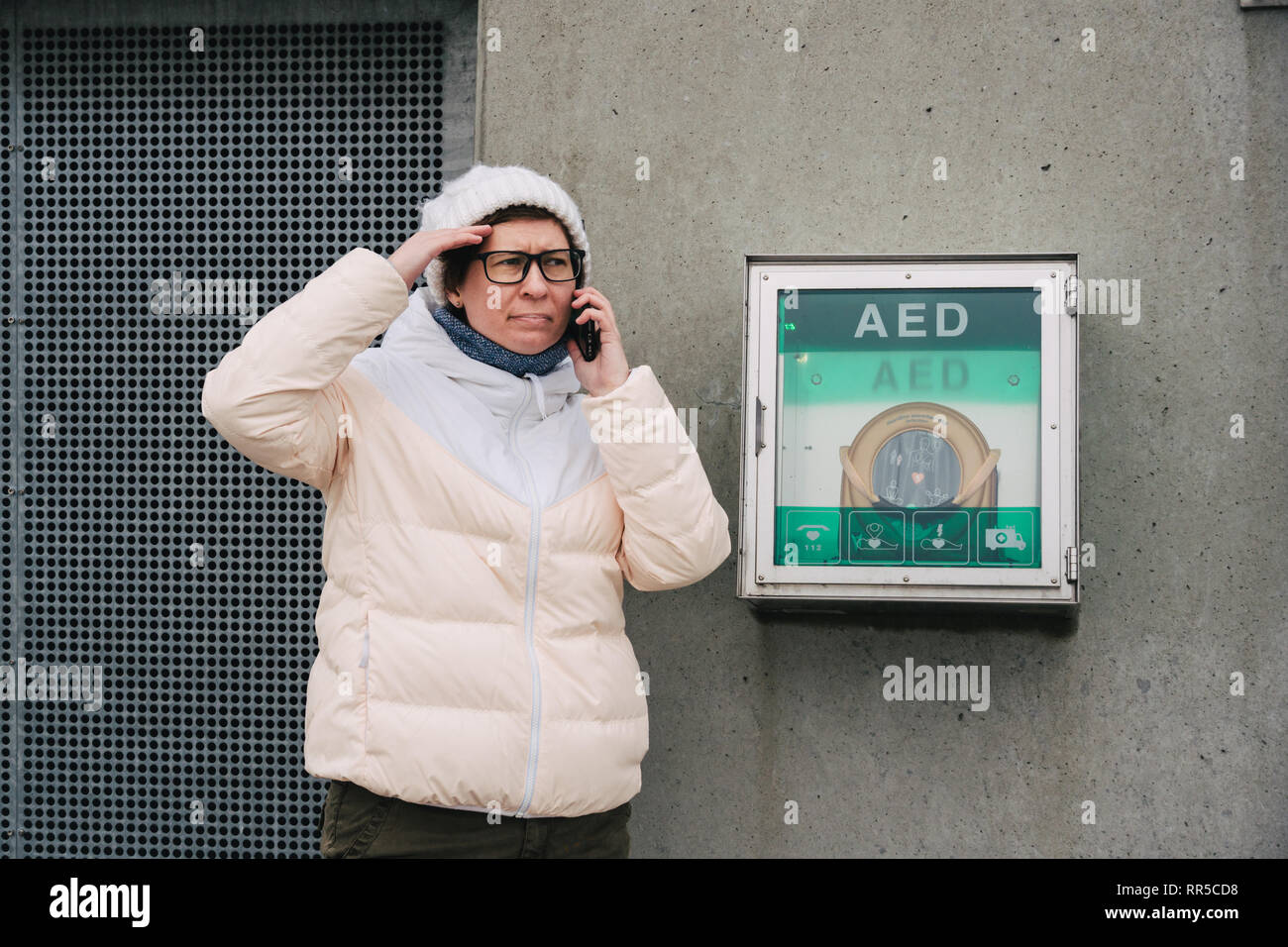 medicine cardiopulmonary resuscitation emergency call. Caucasian woman ...
