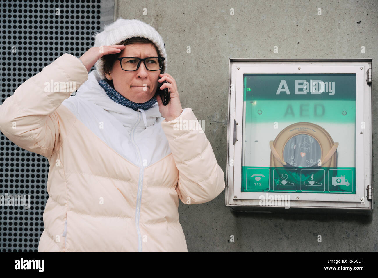 medicine cardiopulmonary resuscitation emergency call. Caucasian woman ...