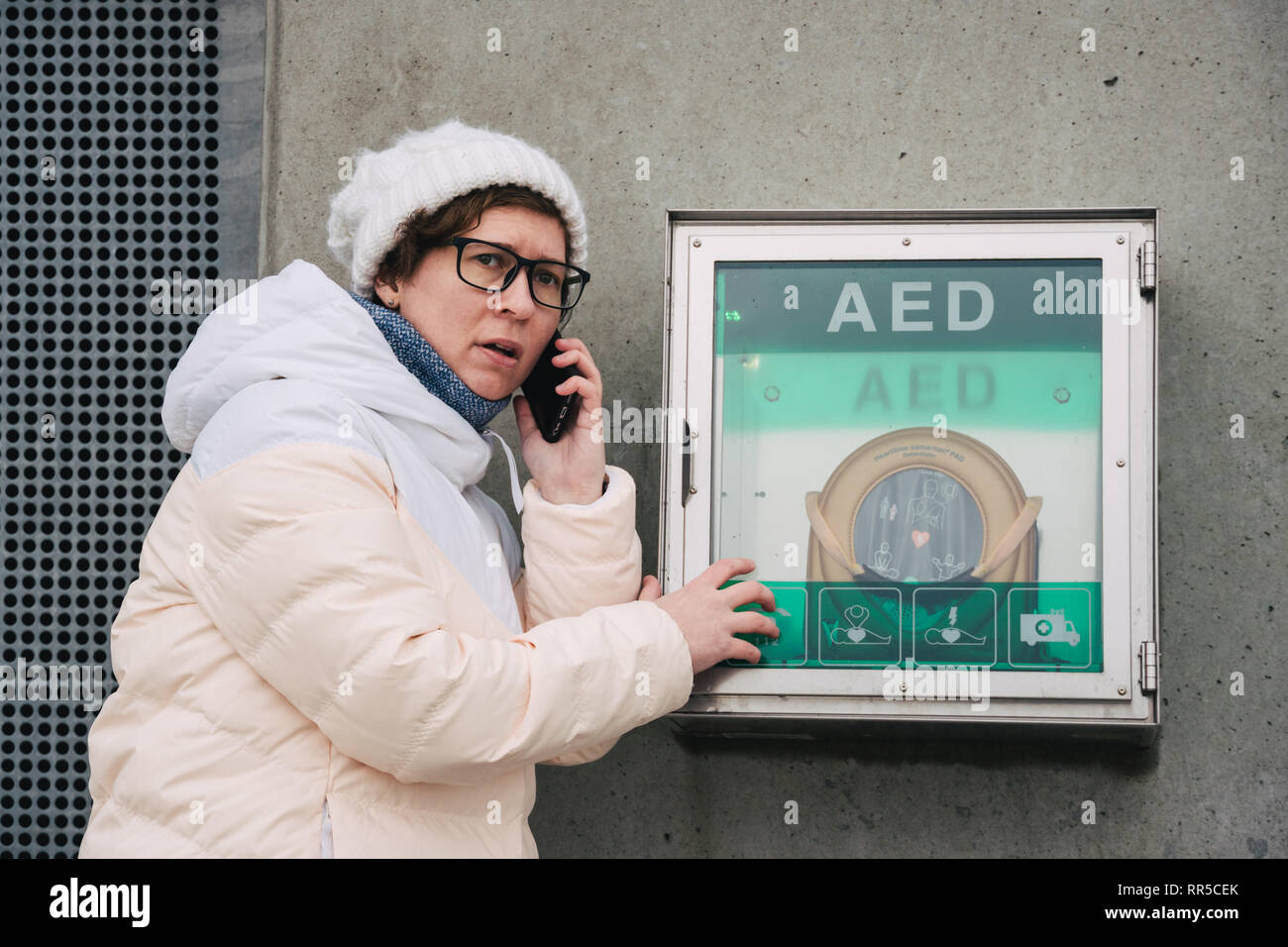 medicine cardiopulmonary resuscitation emergency call. Caucasian woman ...