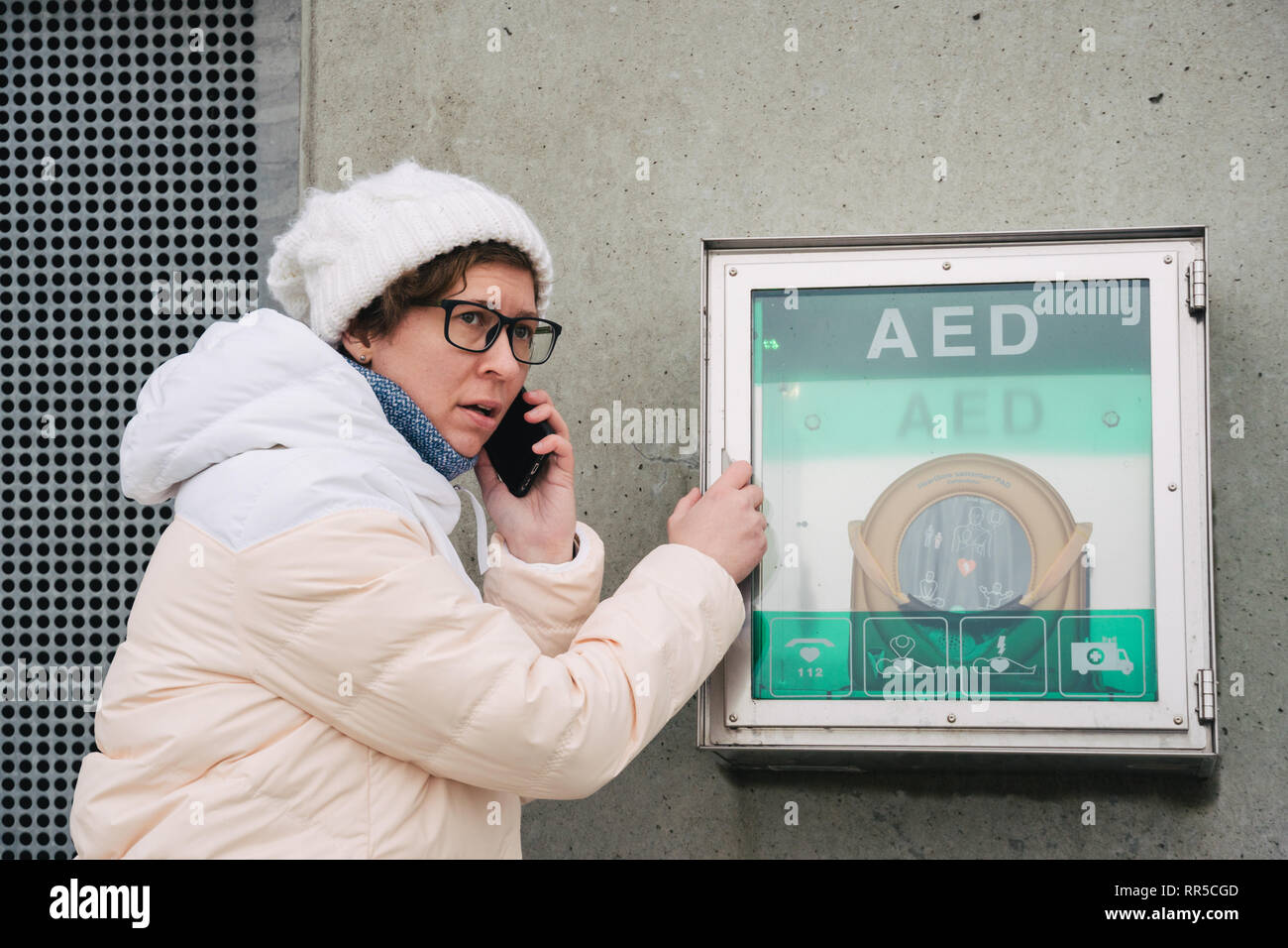 medicine cardiopulmonary resuscitation emergency call. Caucasian woman ...
