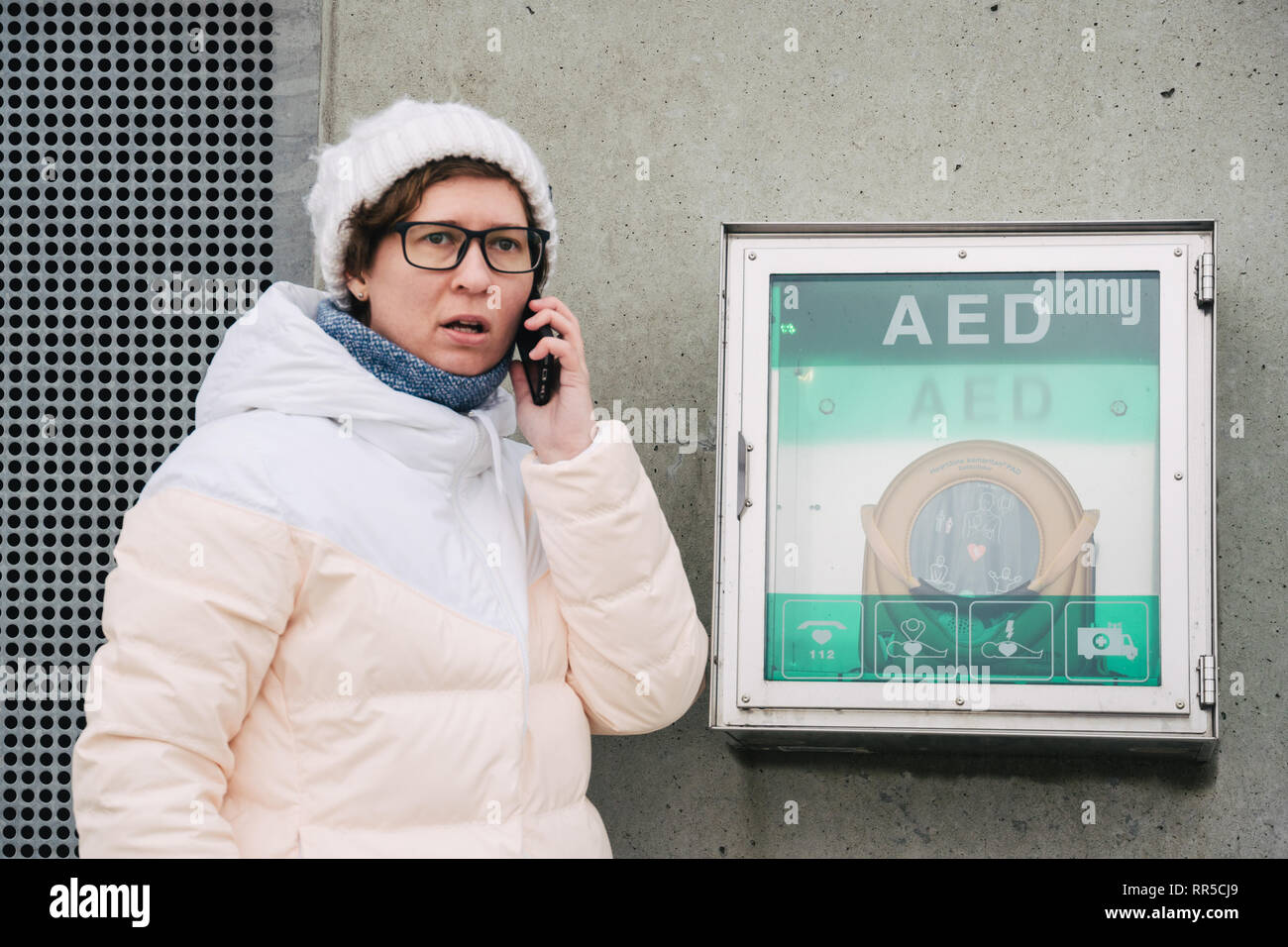 medicine cardiopulmonary resuscitation emergency call. Caucasian woman ...