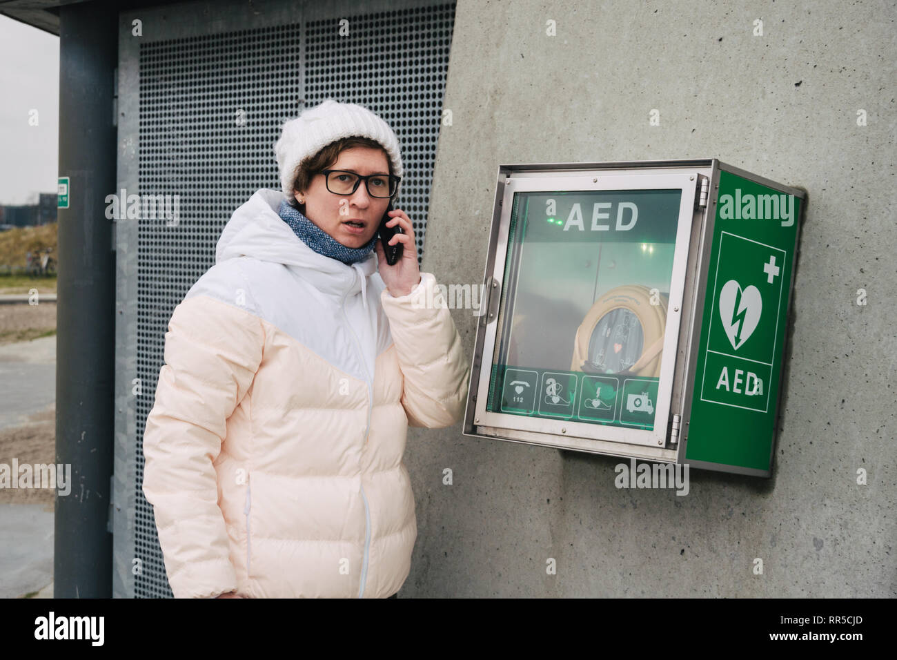 medicine cardiopulmonary resuscitation emergency call. Caucasian woman ...