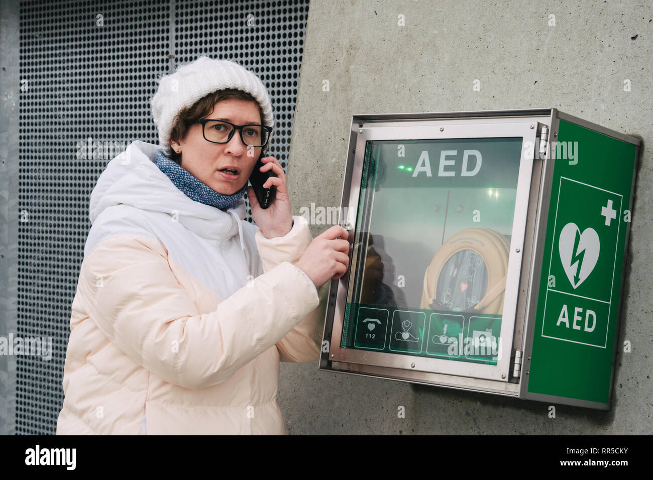 medicine cardiopulmonary resuscitation emergency call. Caucasian woman ...
