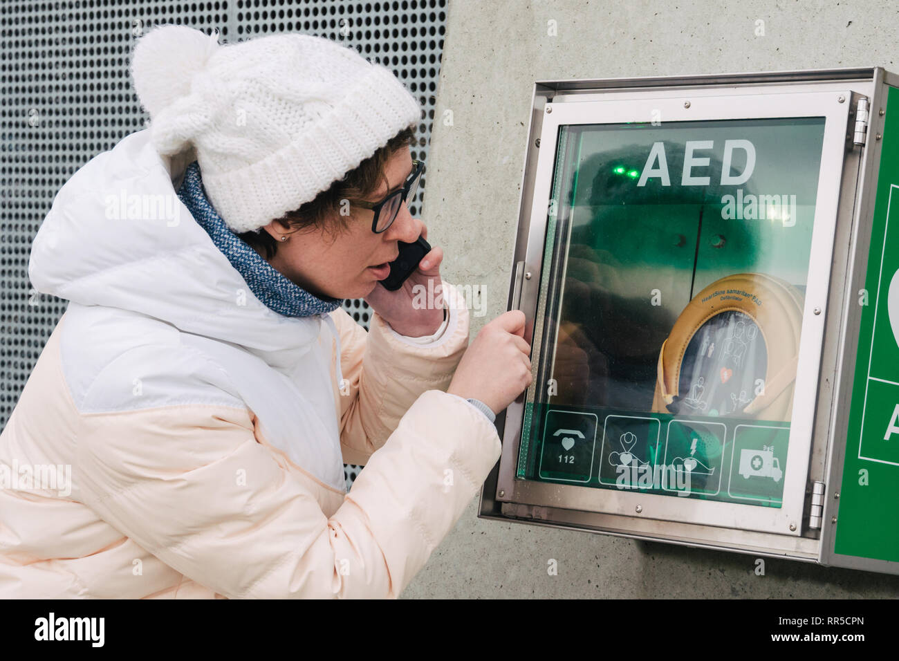 medicine cardiopulmonary resuscitation emergency call. Caucasian woman ...