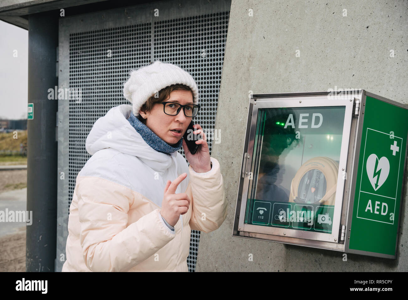medicine cardiopulmonary resuscitation emergency call. Caucasian woman ...