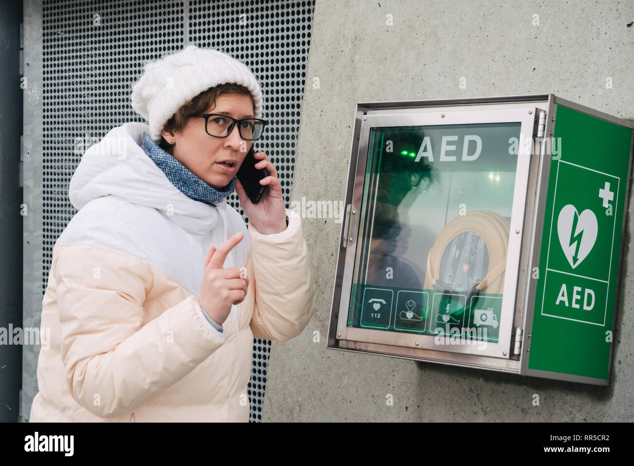 medicine cardiopulmonary resuscitation emergency call. Caucasian woman ...