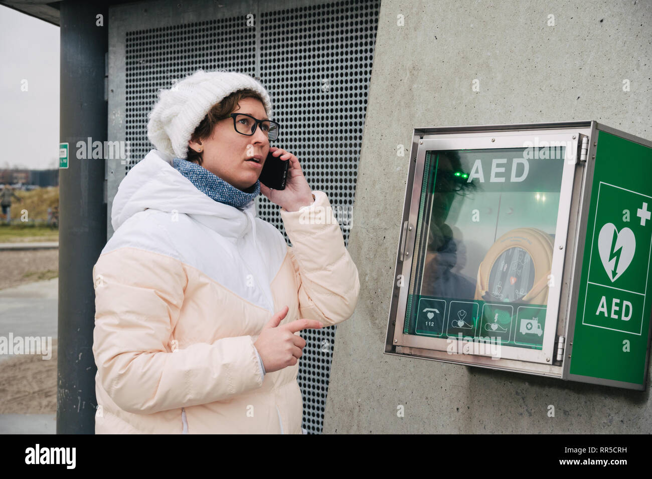 medicine cardiopulmonary resuscitation emergency call. Caucasian woman ...