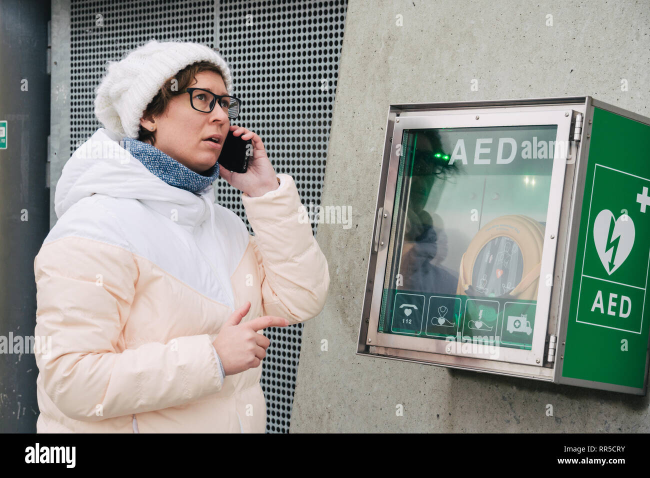 medicine cardiopulmonary resuscitation emergency call. Caucasian woman ...