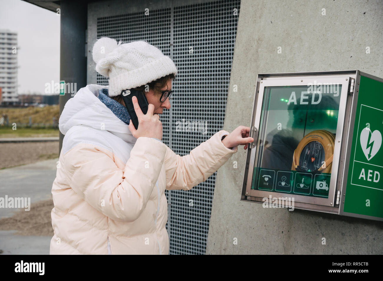 medicine cardiopulmonary resuscitation emergency call. Caucasian woman ...