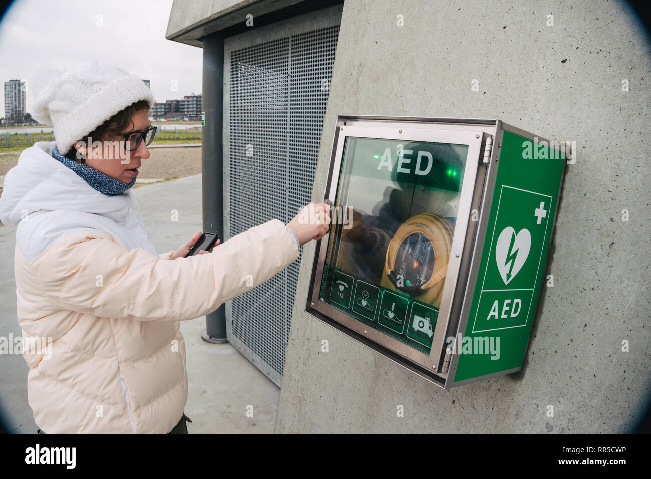 medicine cardiopulmonary resuscitation emergency call. Caucasian woman ...