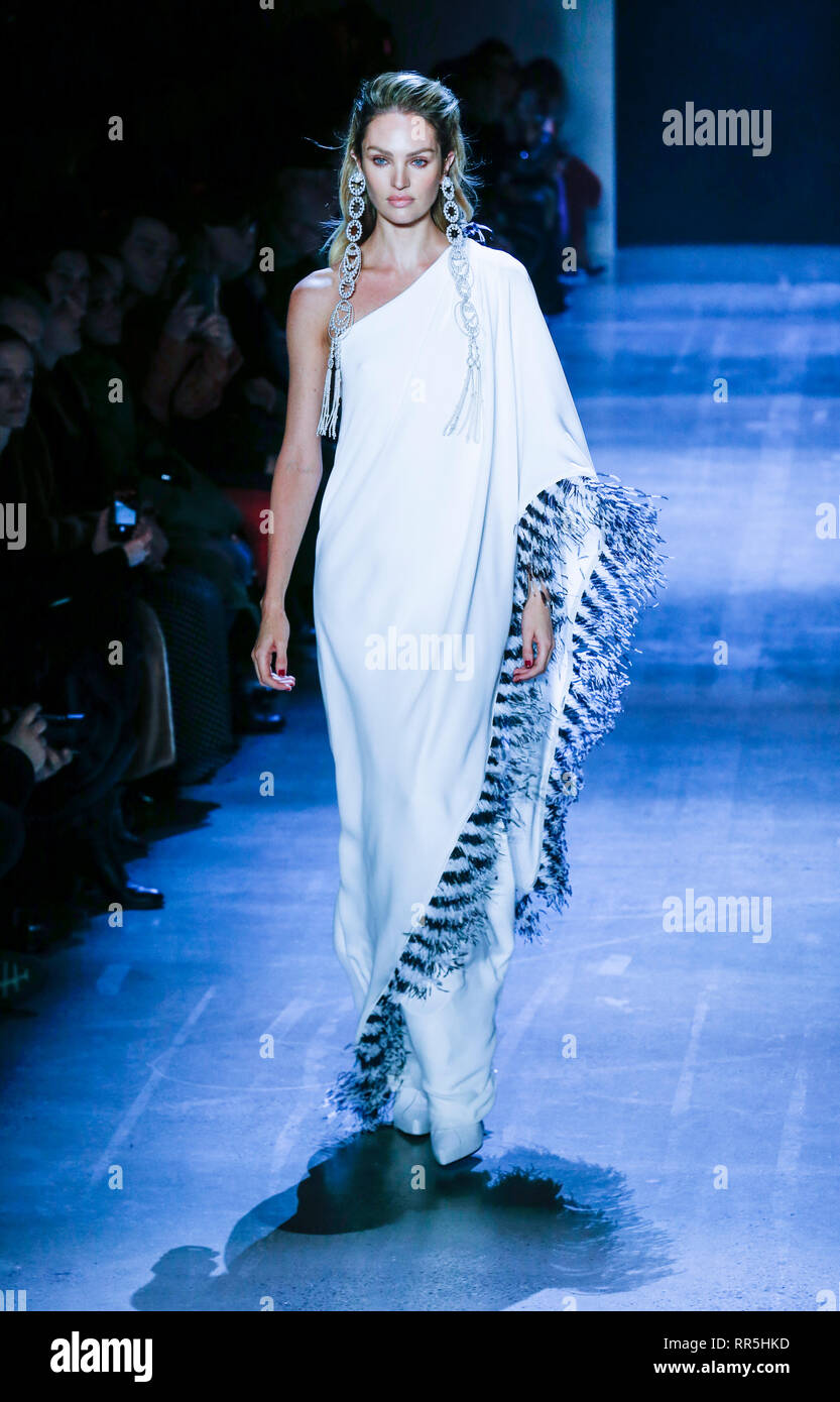 Candice swanepoel catwalk hi-res stock photography and images - Alamy