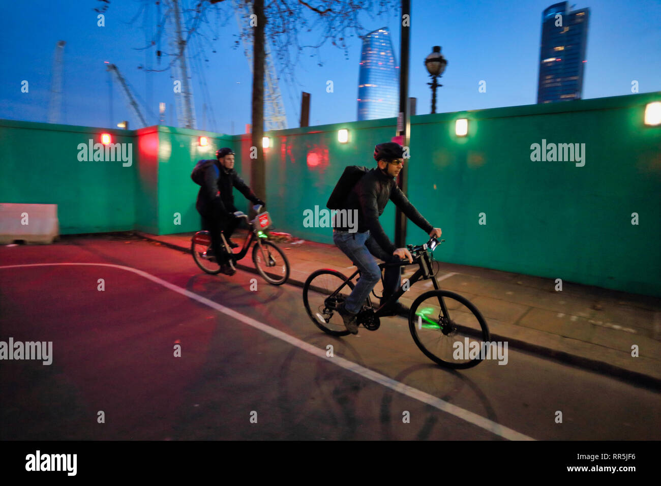 Cycle lane london night hi-res stock photography and images - Alamy