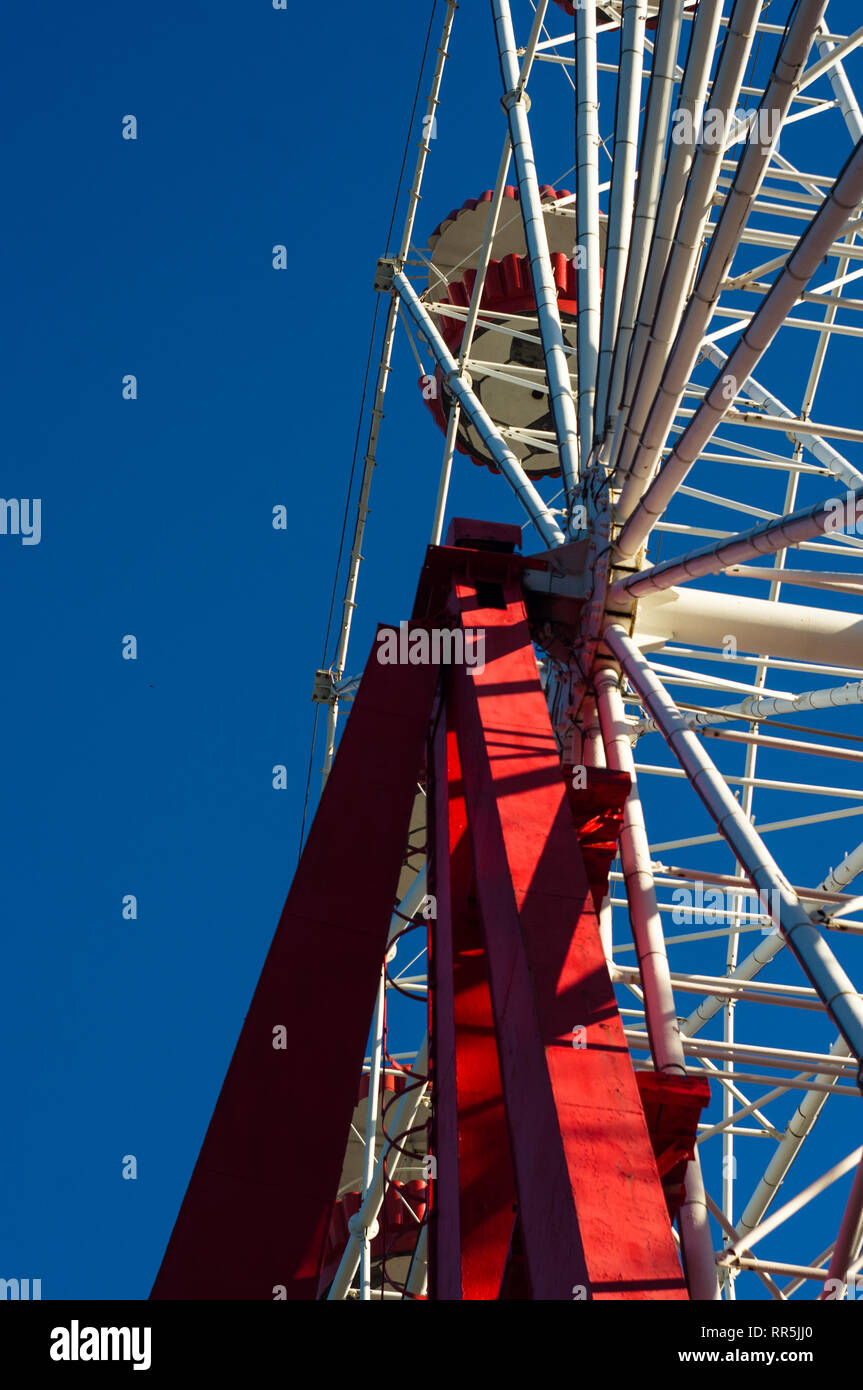 Attractions in spring city Park - Ferris Wheel Stock Photo - Alamy