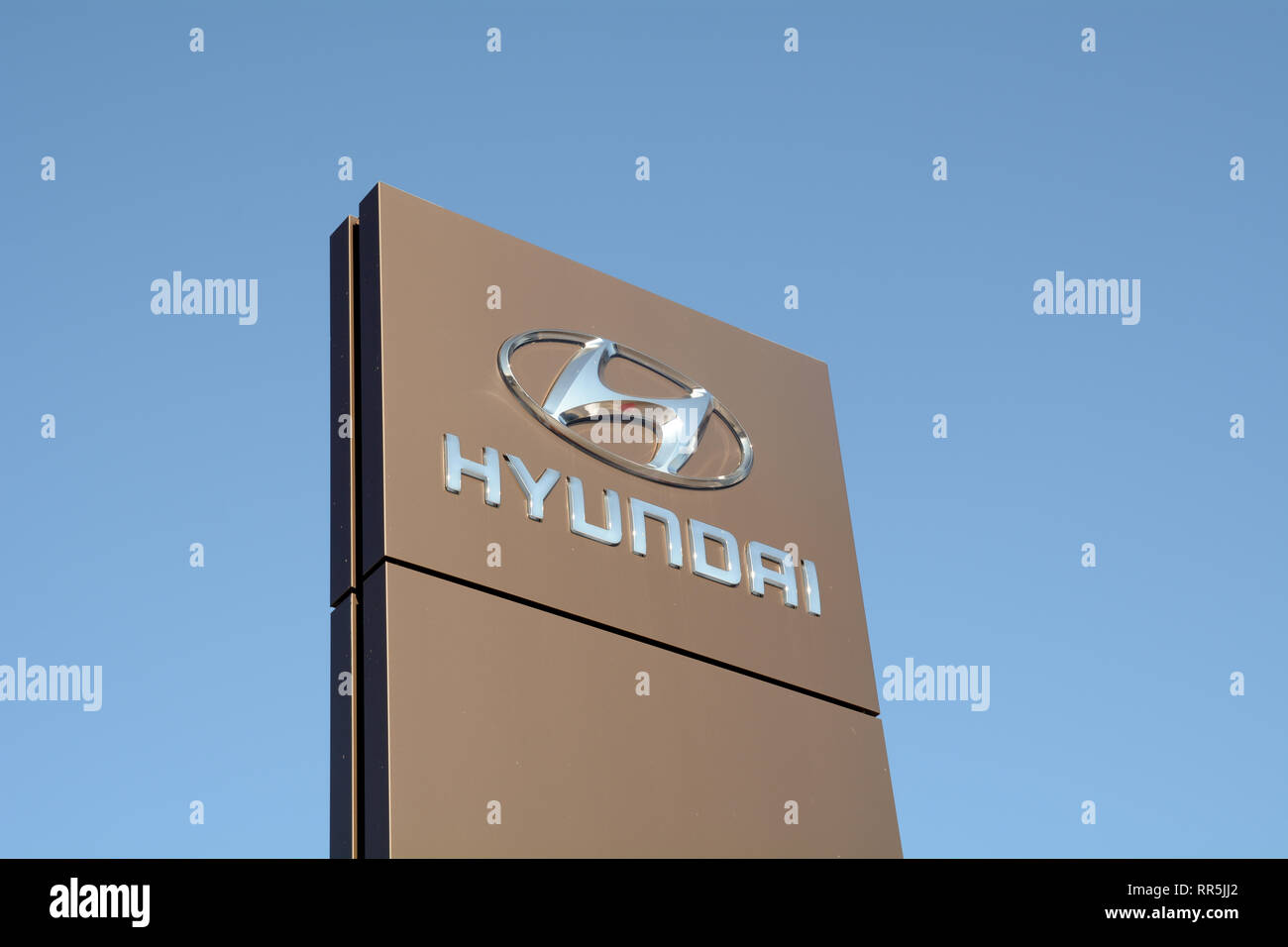 Hyundai car logo hi-res stock photography and images - Alamy