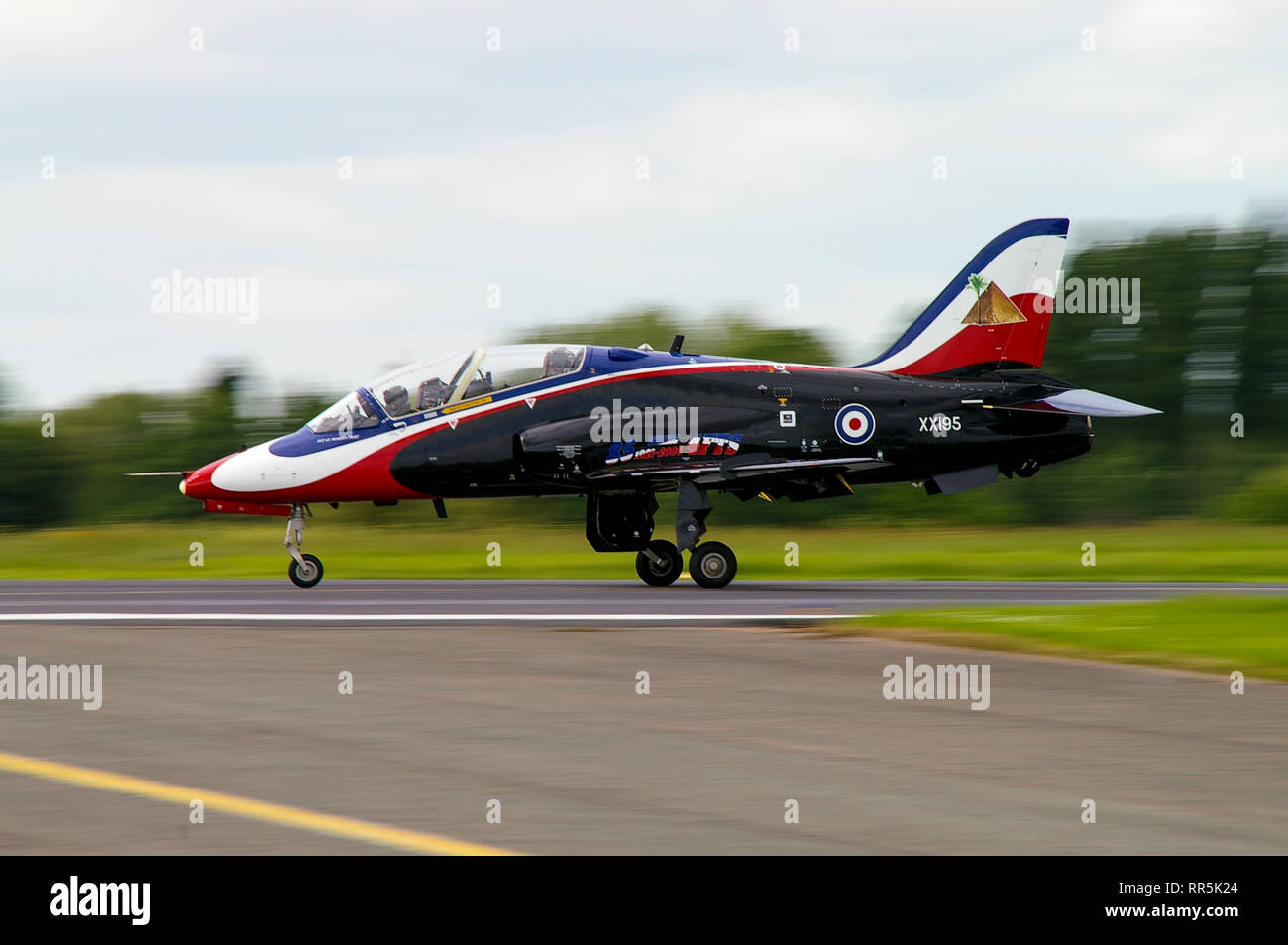 One million uk hawk hours hi-res stock photography and images - Alamy