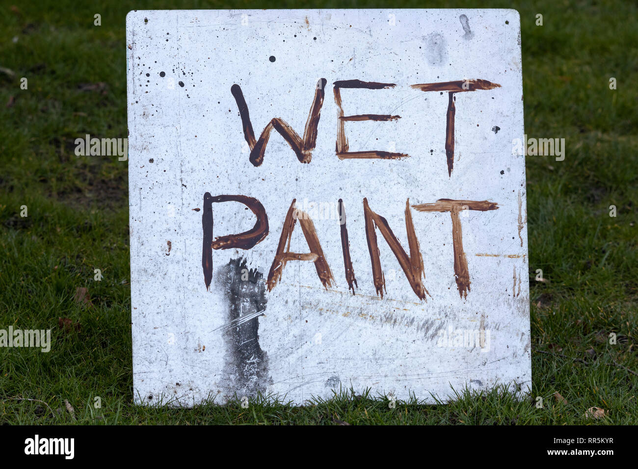 Wet paint warning sign hi-res stock photography and images - Alamy